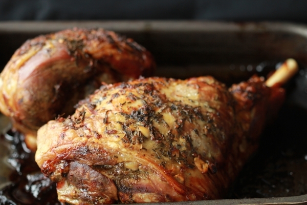 Cabrito asado al pastor | The cook monkeys