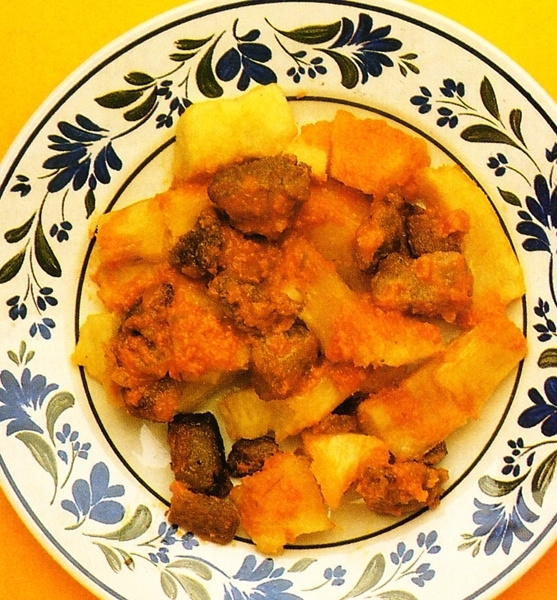 Yuca frita con chicharrón | The cook monkeys